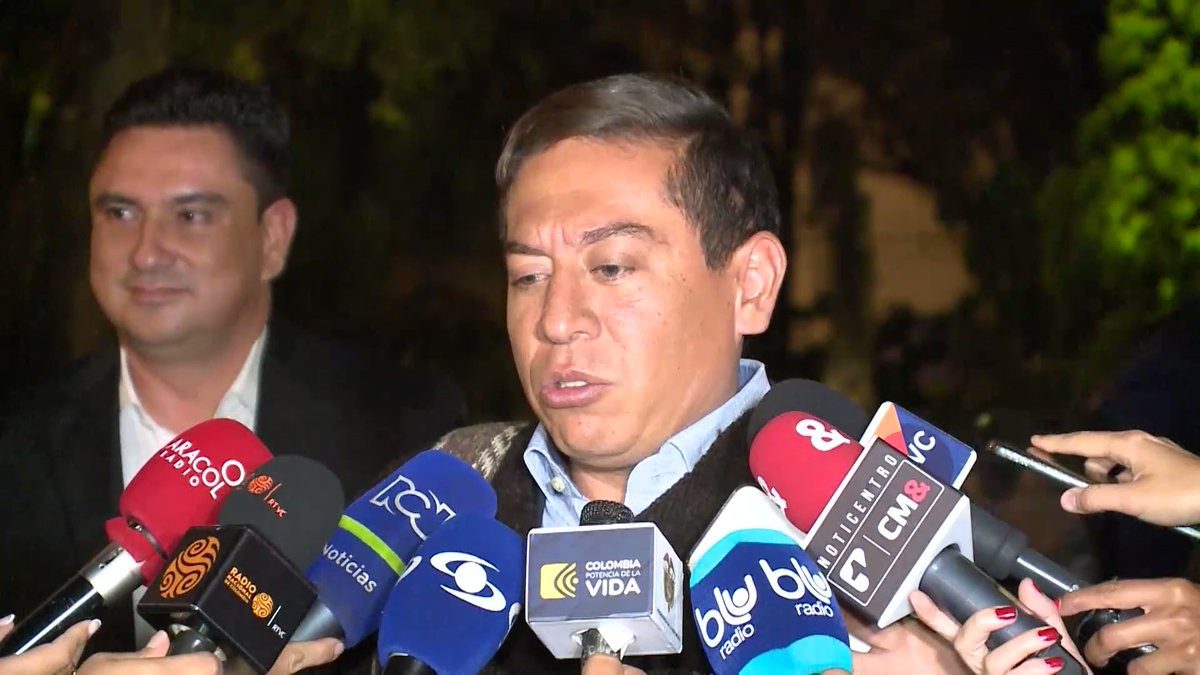 Carlos Amaya, convoca cumbre de alcaldes electos